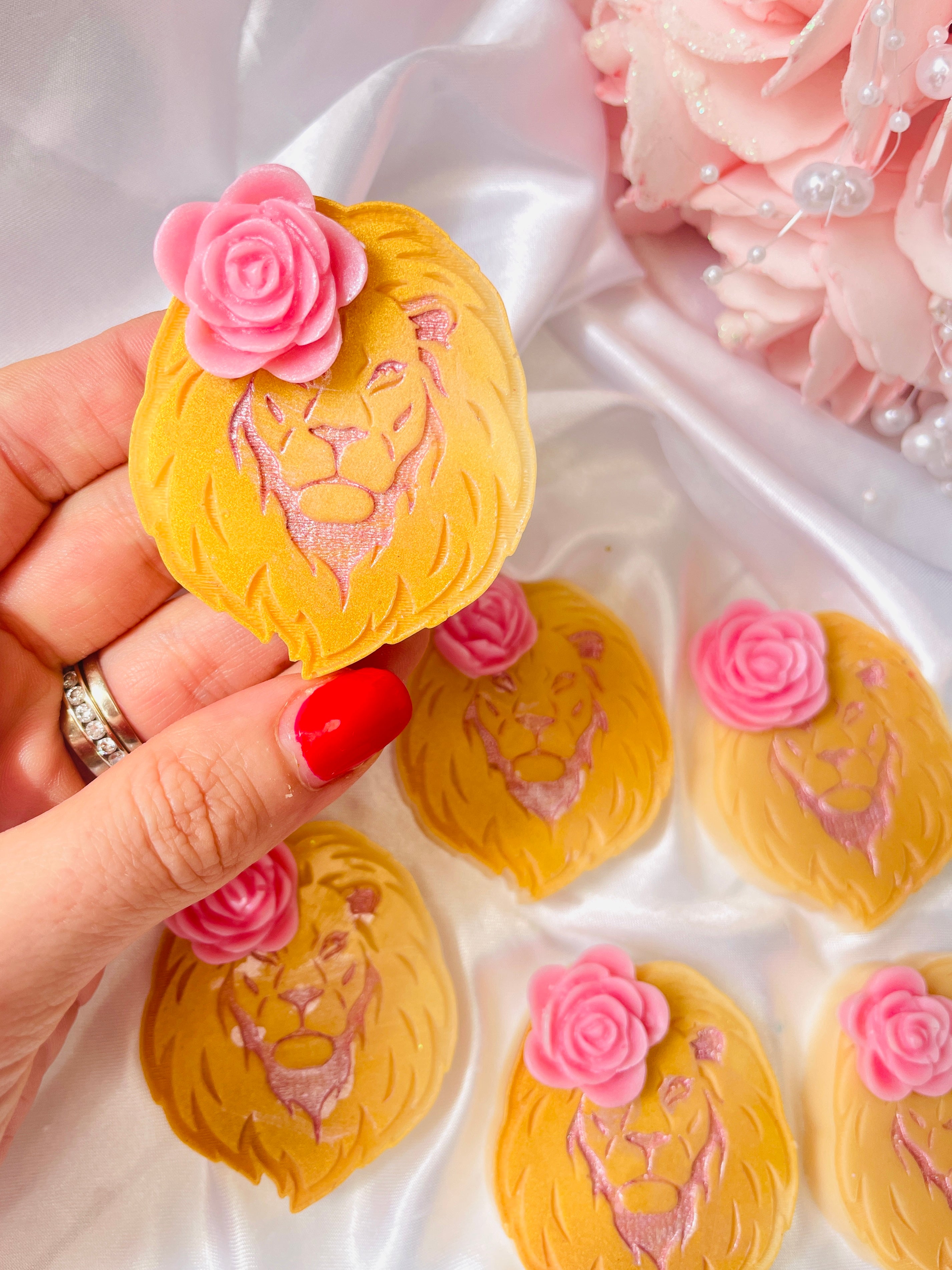 Pinky Sands 'Lion' – Lion and Rose Wax Aromas
